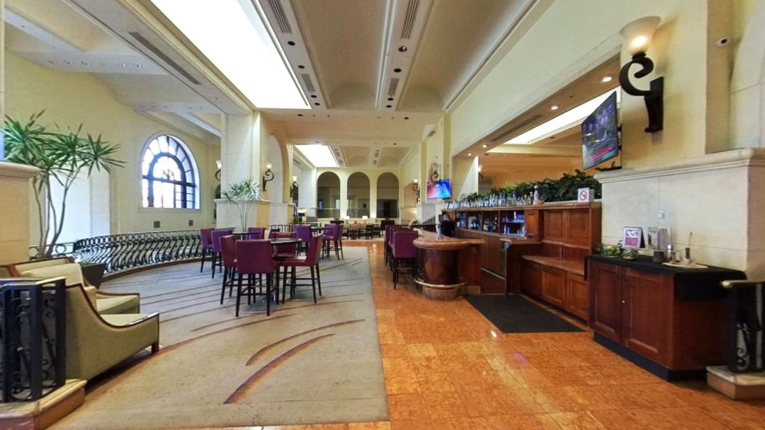 AZul Restaurant & Lounge